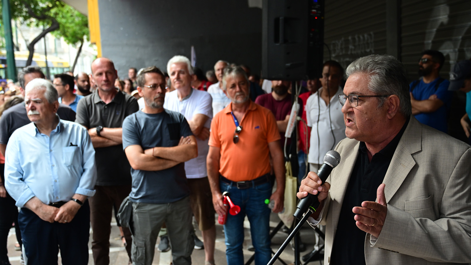 KKE | Χαιρετισμός του Δημήτρη Κουτσούμπα συγκέντρωση των εργαζομένων ...
